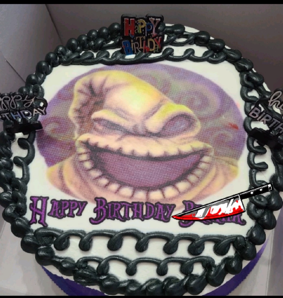 A surprise Oogie Boogie cake for my birthday! 💚